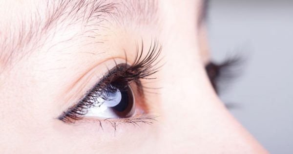 पॉलीक्रोमैटिक मोतियाबिंद: लक्षण, कारण और उपचार | Eye Mantra